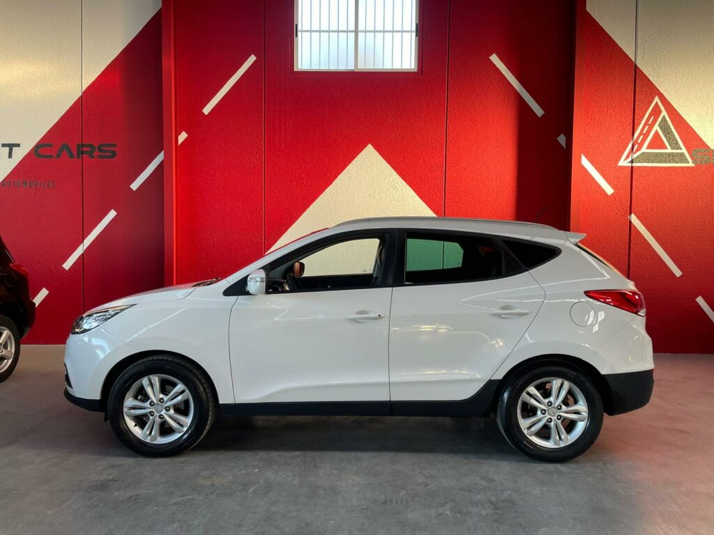 HYUNDAI ix35 1.7 CRDI TECNO SKY NAV – AsphaltCars
